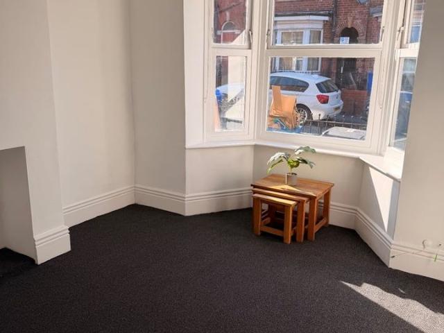 3 Bed Terraced House, Clarke Square, S2