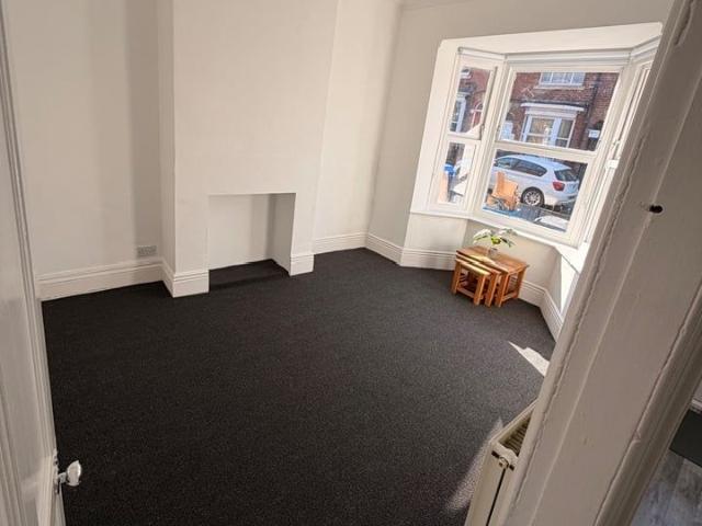 3 Bed Terraced House, Clarke Square, S2