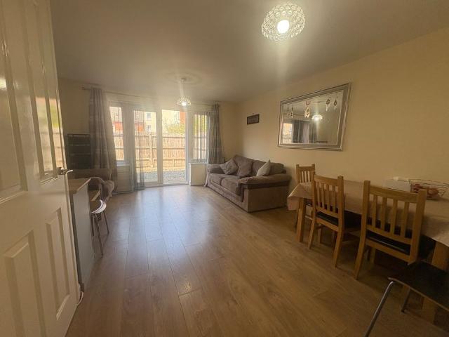 3 Bed Terraced House, Curzon St, RG30