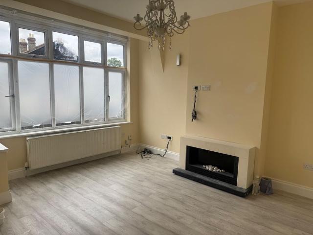 3 Bed Terraced House, Earlswood Avenue, CR7