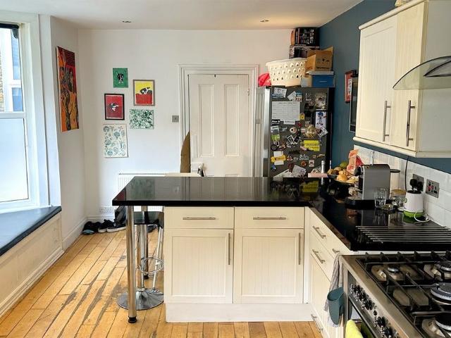3 Bed Terraced House, Ethnard Road, SE15