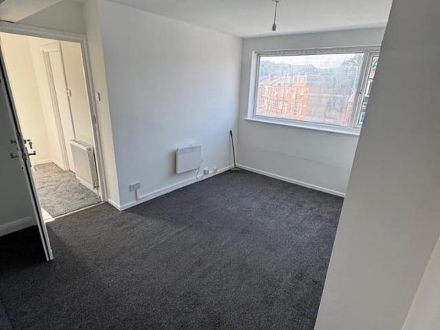 3 Bed Terraced House, Euston Mount, LS11