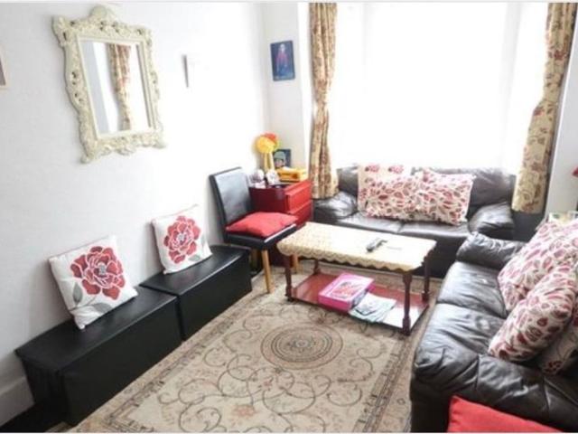3 Bed Terraced House, Filey Road, RG1
