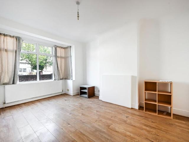 3 Bed Terraced House, Fishponds Road, SW17