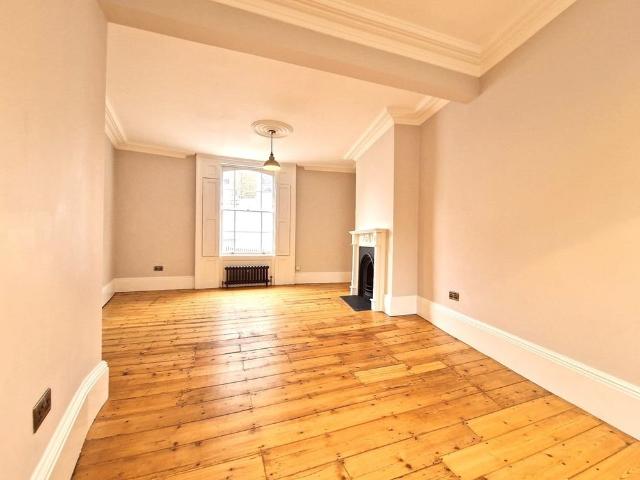 3 Bed Terraced House, Hanover Gardens, SE11
