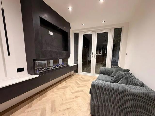 3 Bed Terraced House, Hevelius Close, SE10