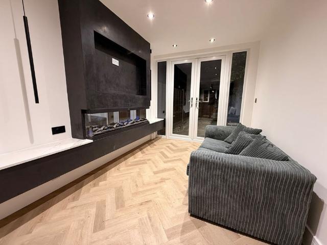 3 Bed Terraced House, Hevelius Close, SE10