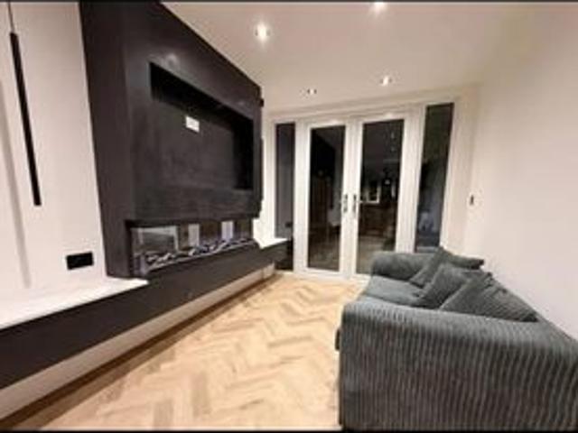 3 Bed Terraced House, Hevelius Close, SE10