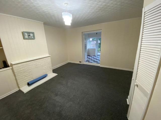3 Bed Terraced House, Honeysuckle Road, SO16