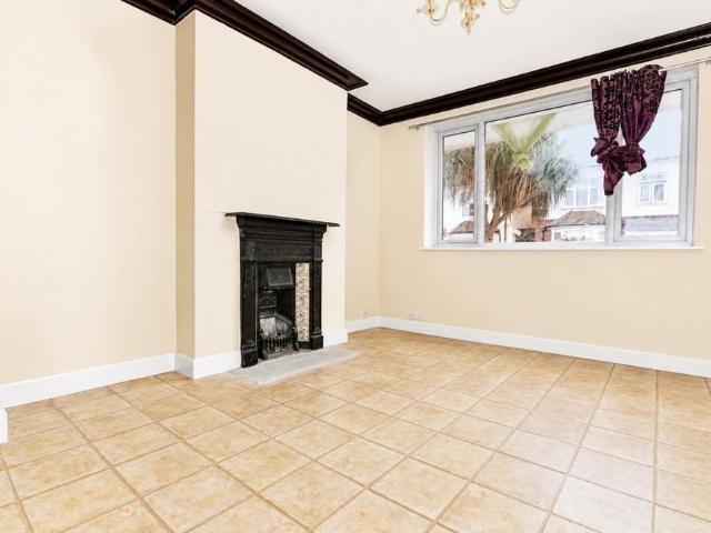 3 Bed Terraced House, Holland Road, E6
