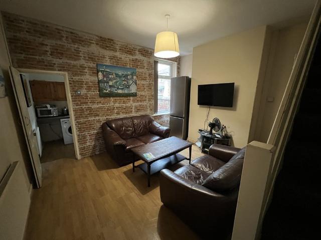 3 Bed Terraced House, Kathleen Grove, M14