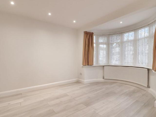 3 Bed Terraced House, Kenmore Avenue, HA3