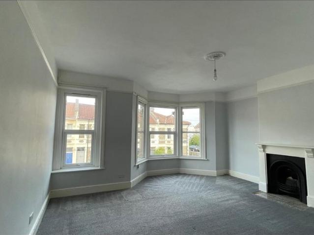 3 Bed Terraced House, Kennington Avenue, BS7