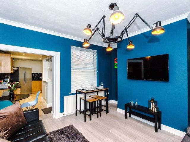 3 Bed Terraced House, Keswick Grove, M6