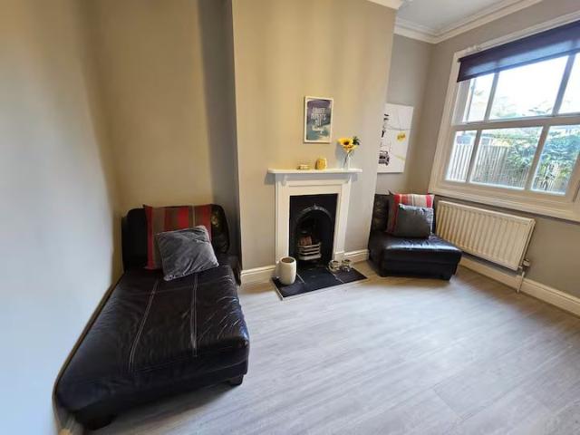 3 Bed Terraced House, Knighton Church Road, LE2