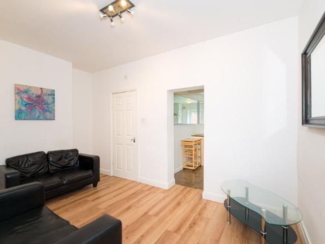 3 Bed Terraced House, Laburnum Road, SW19