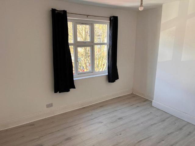 3 Bed – Terraced House – Lavender. 3 bed property to rent £1,195 pcm £276 pw
