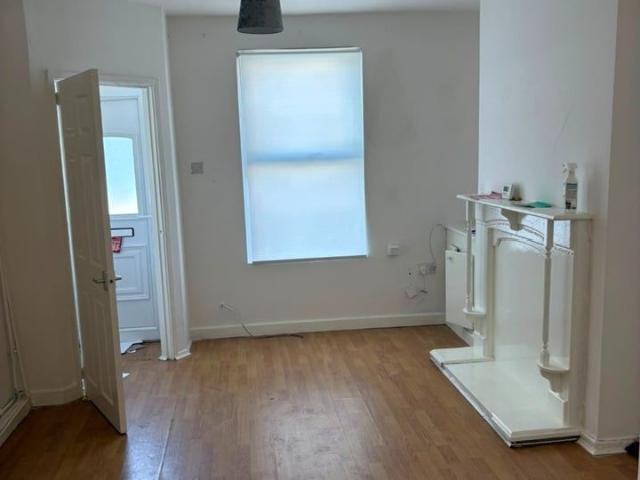 3 Bed Terraced House, Lind St, L4