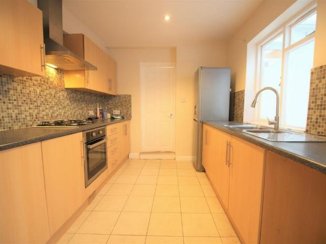 3 Bed Terraced House, Manor Road, E17