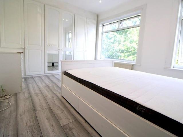 3 Bed Terraced House, Macdonald Road, E17