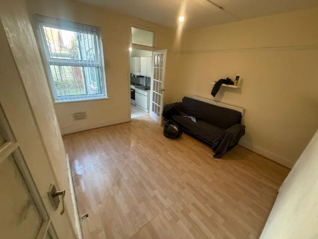 3 Bed Terraced House, Maitland Road, B8