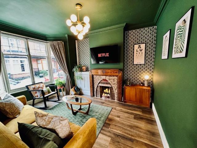 3 Bed Terraced House, Merton Avenue, LE3