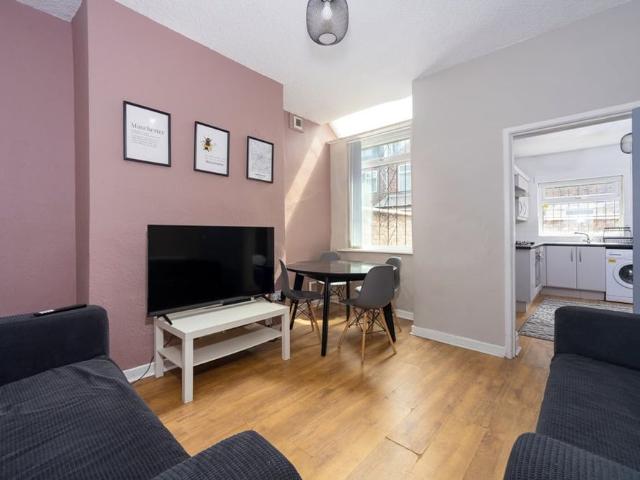 3 Bed Terraced House, Moseley Road, M14
