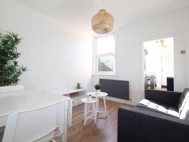3 Bed Terraced House, New Town St, LU1