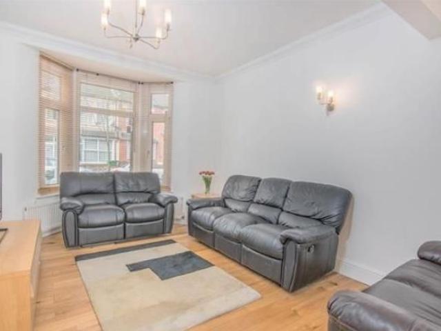 3 Bed Terraced House, Northfield, E6