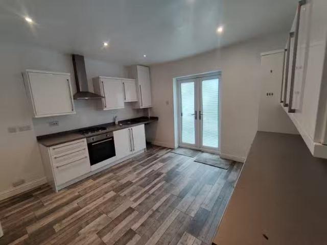 3 Bed Terraced House, Oakwell Lane, S71