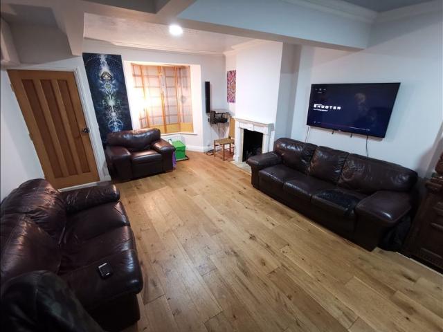3 Bed Terraced House, Oban Street, E14