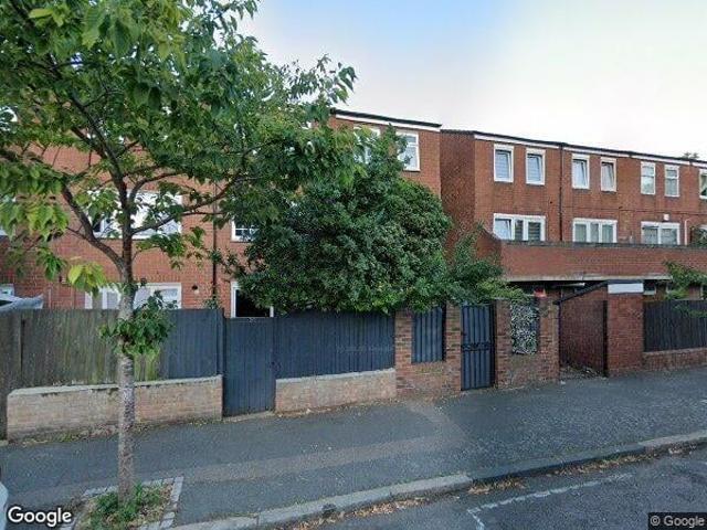 3 Bed Terraced House, Oulton Close, E5