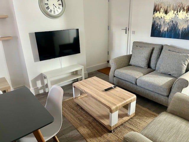 3 Bed Terraced House, Park Retreat, B66