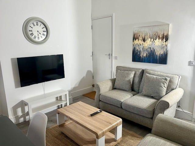 3 Bed Terraced House, Park Retreat, B66