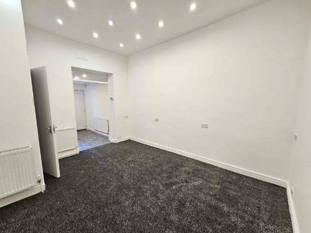 3 Bed Terraced House, Parkhill Avenue, M8