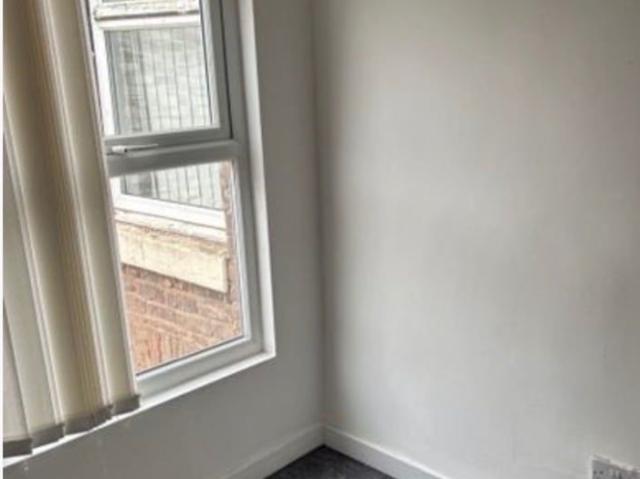 3 Bed Terraced House, Parkinson Road, L9