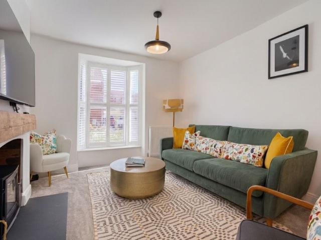 3 Bed Terraced House, Pathfinder Terrace, TA6
