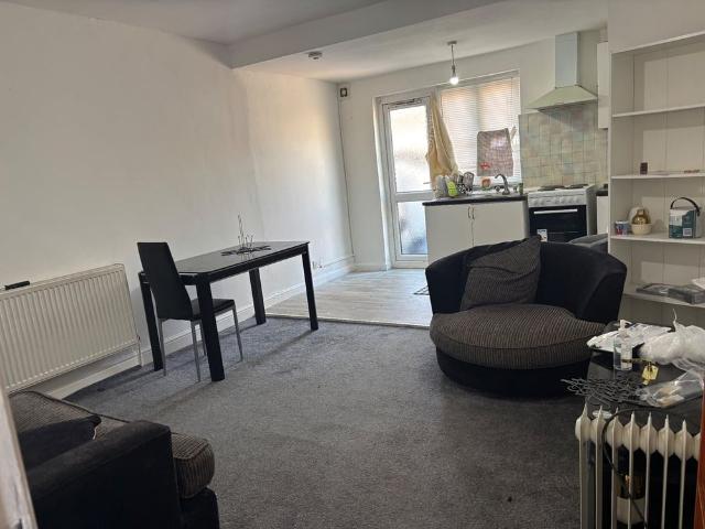 3 Bed Terraced House, Pembroke Road, N13