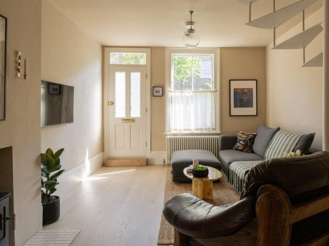 3 Bed Terraced House, Pembroke Road, E17