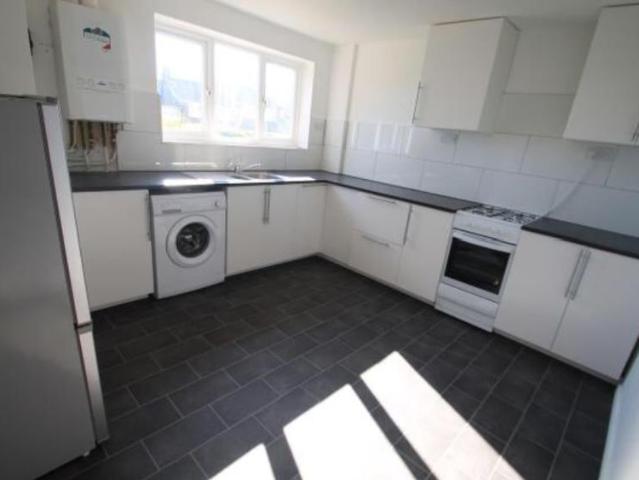 3 Bed Terraced House, Porlock Drive, LU2