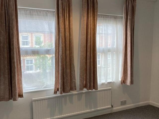 3 Bed Terraced House, Prince Of Wales Avenue, RG30