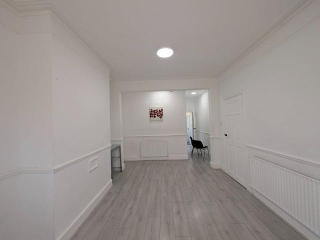 3 Bed Terraced House, Raynham Avenue, N18