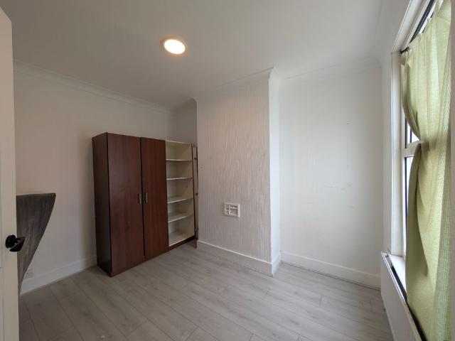 3 Bed Terraced House, Raynham Avenue, N18