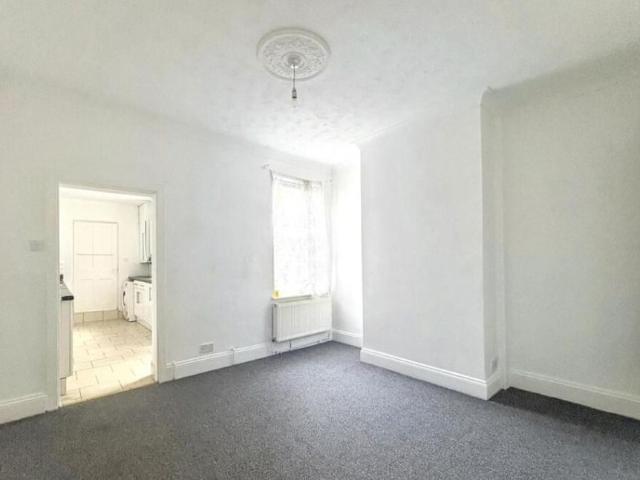 3 Bed Terraced House, Ridgway Road, LU2