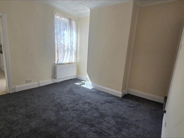 3 Bed Terraced House, Ridgway Road, LU2