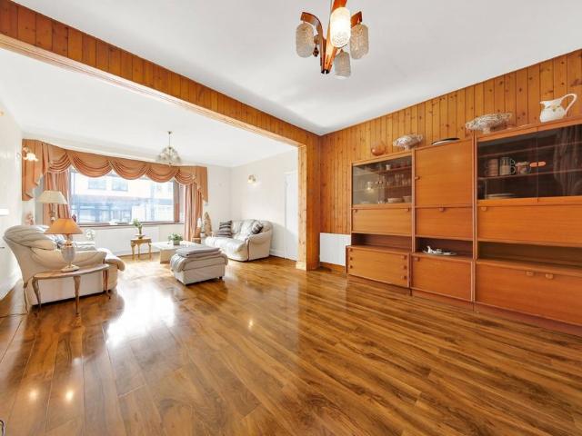 3 Bed Terraced House, Roman Road, E6