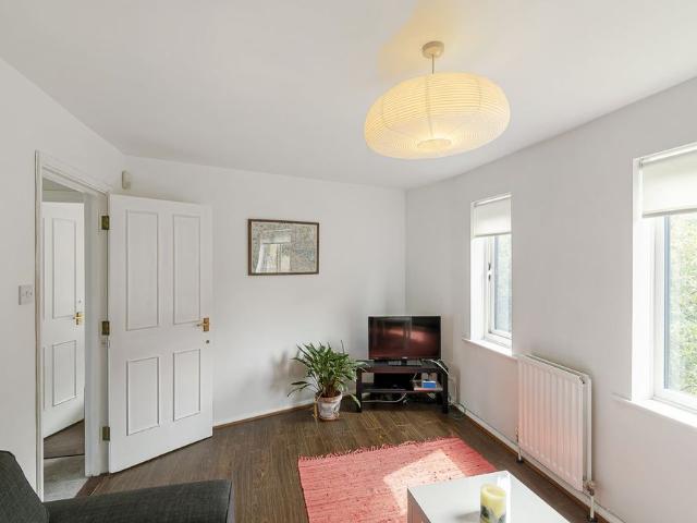 3 Bed Terraced House, Roding Mews, E1W