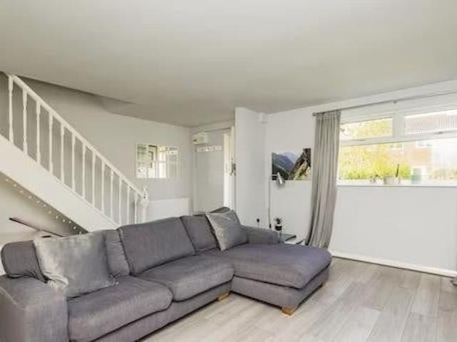 3 Bed Terraced House, Scarf Walk, NG11