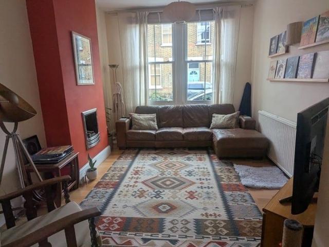 Room in a Shared House, Senrab St, E1
