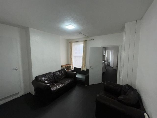 3 Bed Terraced House, Sedgley Avenue, NG2